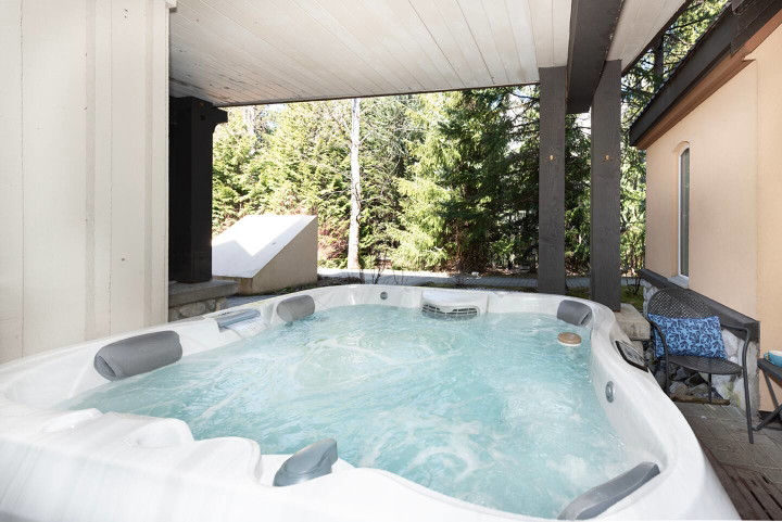 Village Style - Private Hot Tub! - Whistler