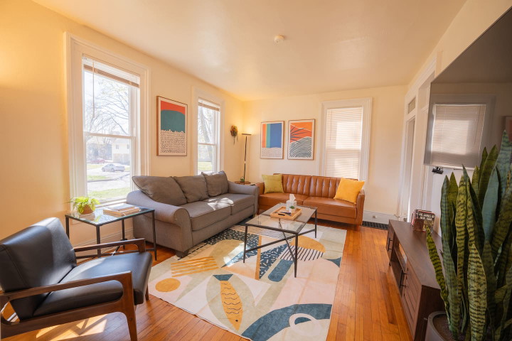 Bright & Warm House + Bikes Near Campus & Hospital - Urbana, IL