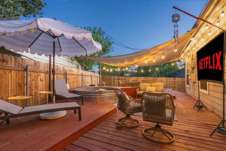 Chilling Pool + Game Room + Outdoor Movie, Near Dt - Austin, TX