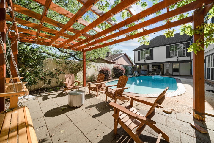 Modern Oasis W/ Pool Pergola Gameroom | 5br 4bath - Houston, TX