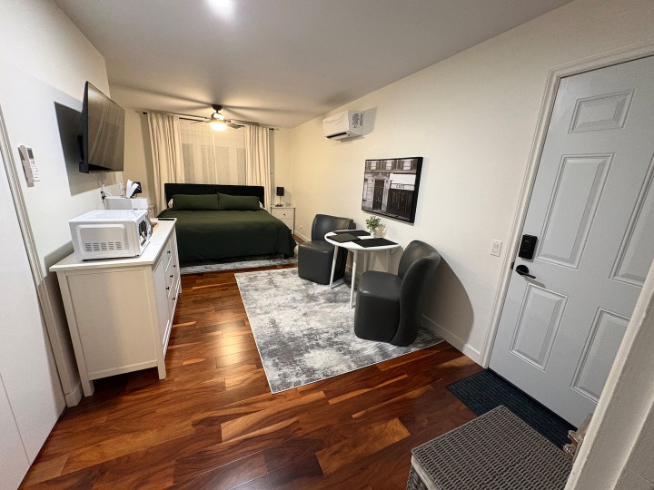 Boutique Private Suite | Separate Entrance & Patio - London