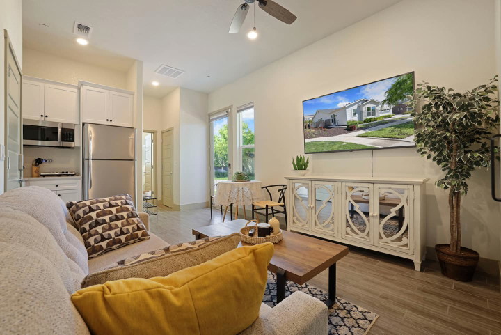2 Beds 1 Bath Entire Guest House Free Parking - Merced, CA