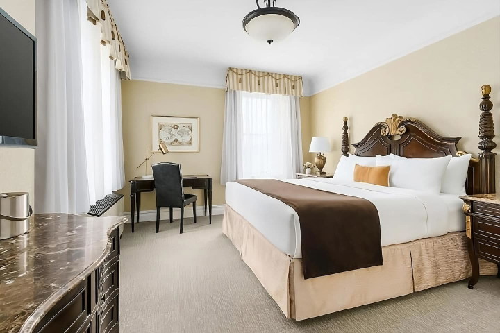 4 Rooms Close To New York Historical Society! - Manhattan, NY