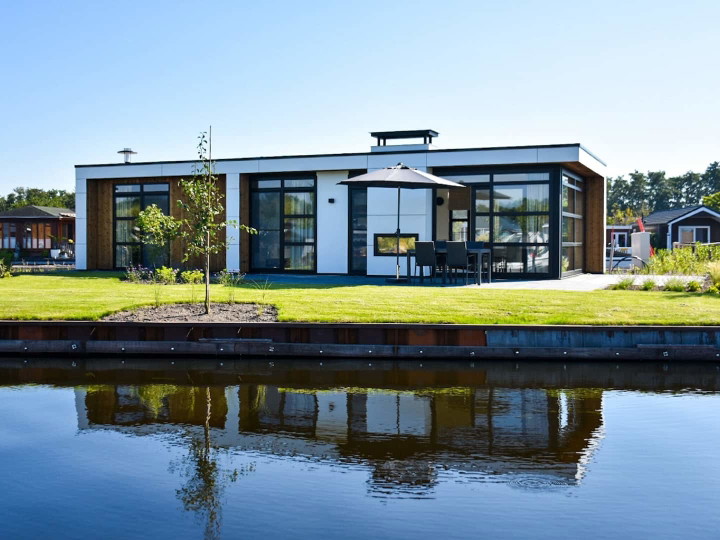 Luxury Waterfront Escape - Maarssen
