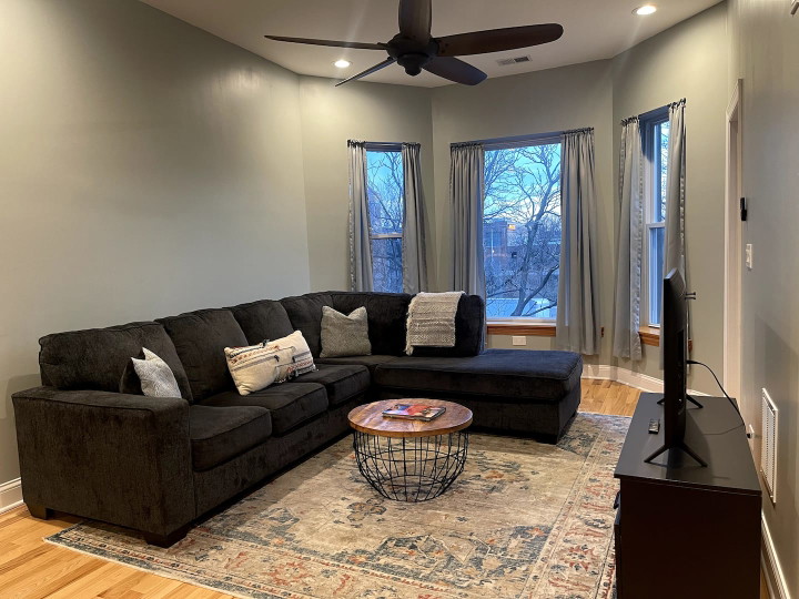 Chicago Airbnb Newly Remodeled 2-unit Apartment! - Chicago, IL