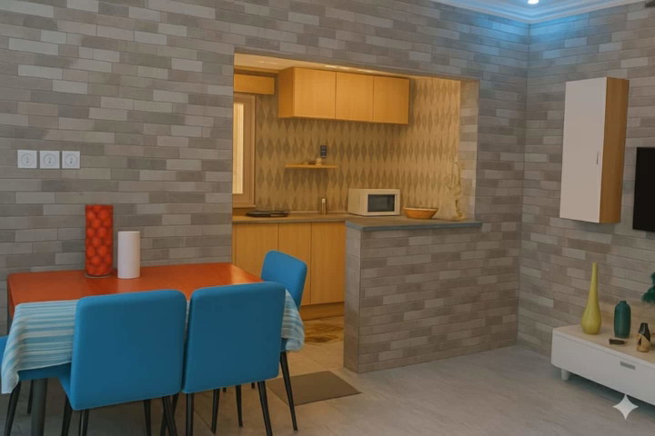 Une Maison Loin De Chez Chez Vs Avec Panneaux. - Guinea