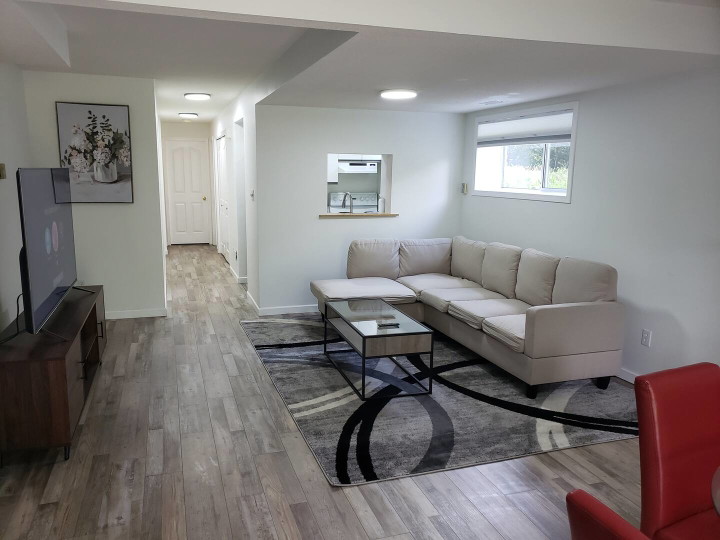 2 Bedroom Suite Next To Gorge Waterway - Vancouver Island