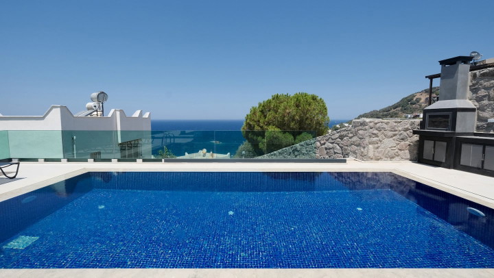 Yalıkavakta Havuzlu Deniz Manzaralı 3 Odalı Villa - Yalıkavak