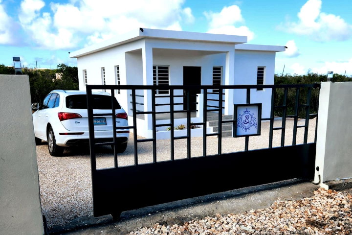 Beautiful Newly Built One Bedroom Entire House - Anguilla