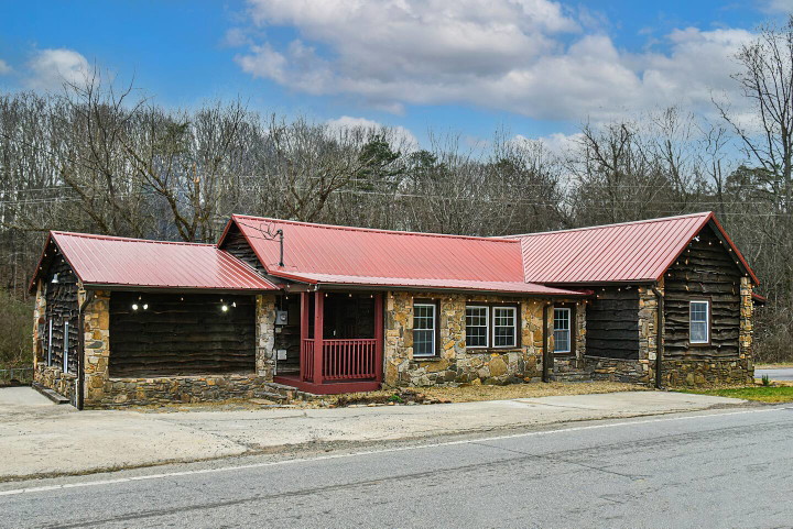 West Avl Cabin: Hot Tub, Fire Pit, Dogs Welcome - 阿什維爾