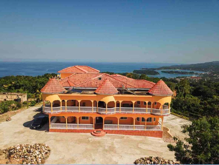 Round View Guest House - Penthouse - Port Antonio