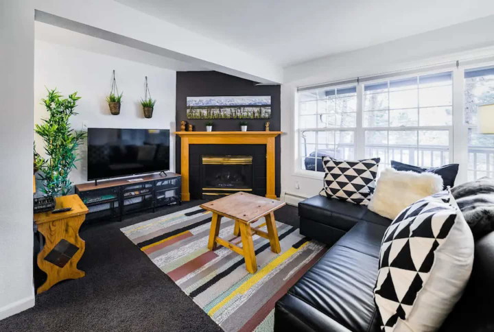King Bed! Accessible Downtown 3br. Minutes To Park - Estes Park, CO