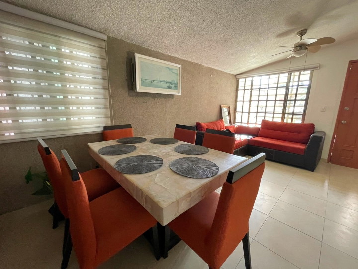 Spacious, Centrally Located And Beautiful House, 10 People - Cancún