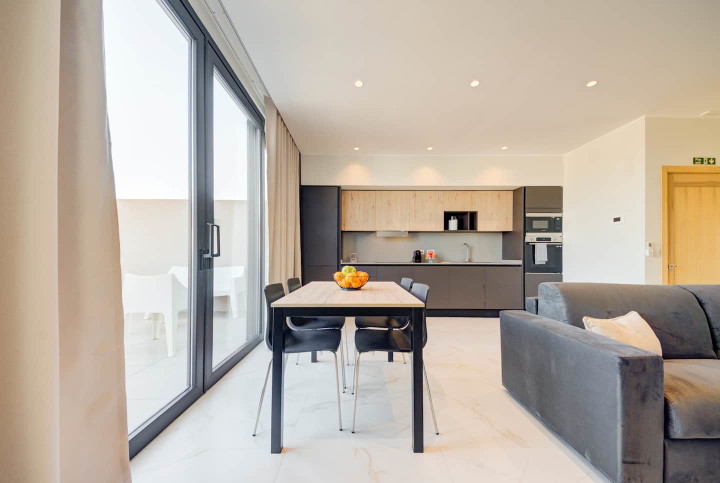 High-end Penthouse Haven ~ Hot Tub ~ Scenic Views! - Malta