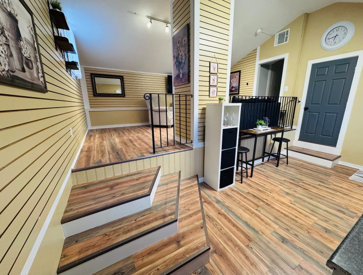 Stylish 4br Loft Sleeps 8 Prime Location - Oswego, NY