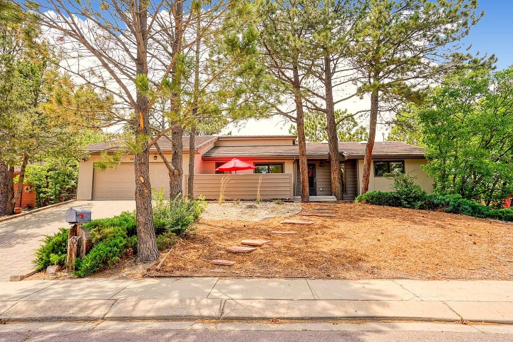 Hot Tub+ Fire Pit+ Arcades+7 Beds+ Yard Games - Colorado Springs, CO