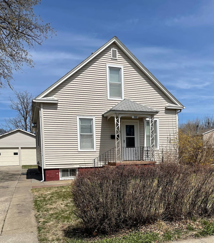 Bus And Micks Place - Norfolk, NE