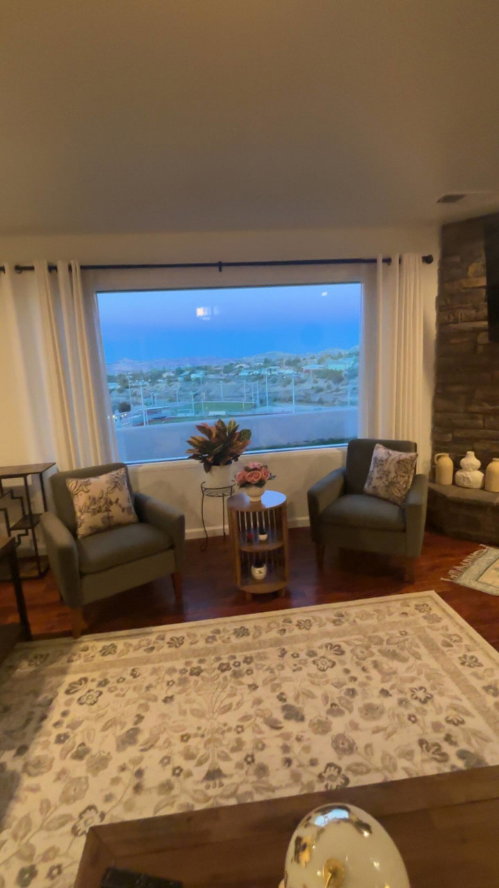 Country Club 4 Bedrooms House - Gallup, NM