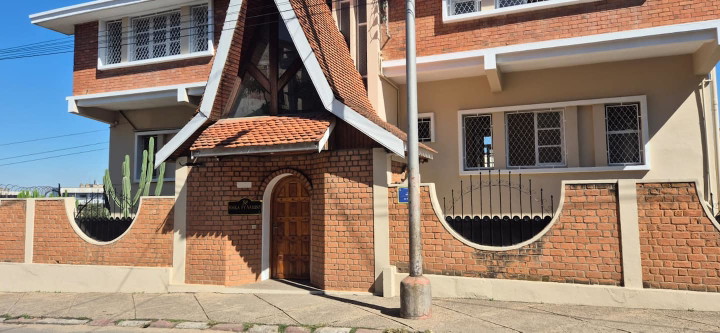 Appart Hôtel Chic Et Spacieux Au Cœur De Tana - Madagascar