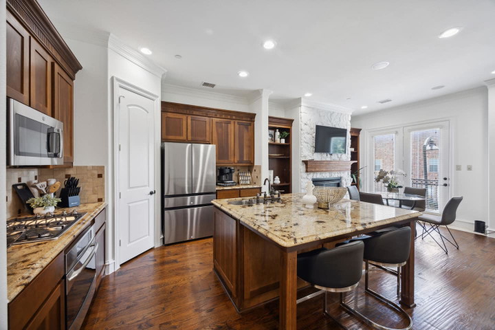 Walk To Legacy West-upscale Plano Townhouse - Frisco, TX