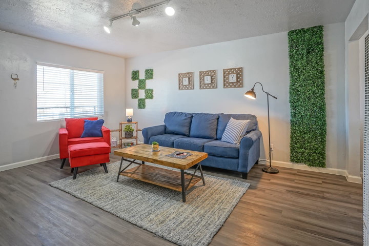 #5: King Bed, 1bd/1ba, Walk To Unm & Restaurants! - Albuquerque, NM