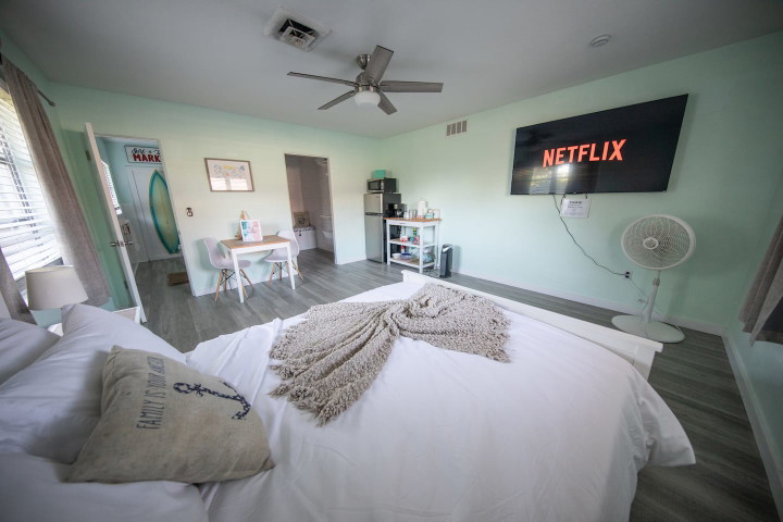Cozy In The Heart Of Sarasota W/fenced In Backyard - Florida
