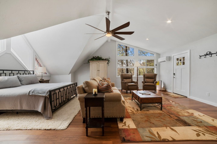 Treetop Carriage House With Waterfall Nearby - Highlands, NC