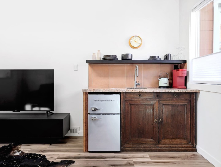 Convenient & Peaceful Designer Studio - Oakland, CA