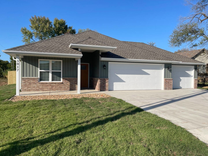 4 King Bedrooms 3 Car Att Garage - Joplin, MO