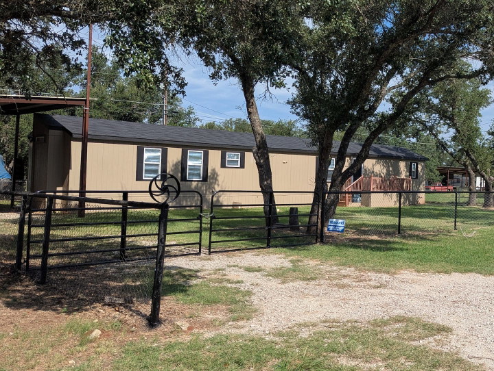 Lake Brownwood Weekend Getaway - Lake Brownwood, TX