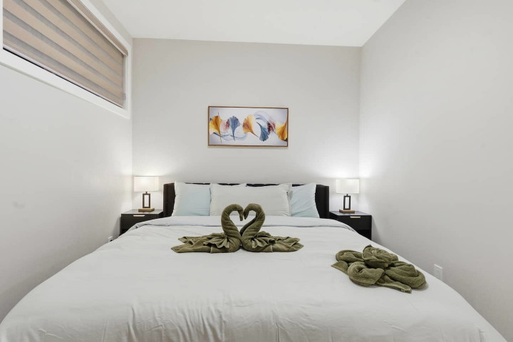 #King Bed Cozy Inner City Suite 8 Mins To Downtown - Canada