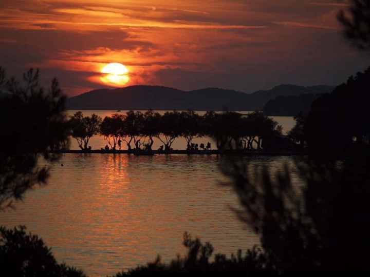 Right On The Beach, Family-friendly, Romantic - Tisno