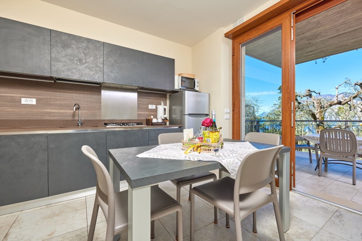 Lilly : Appartement De Luxe Avec Balcon Et Vue Sur Le Lac - Malcesine