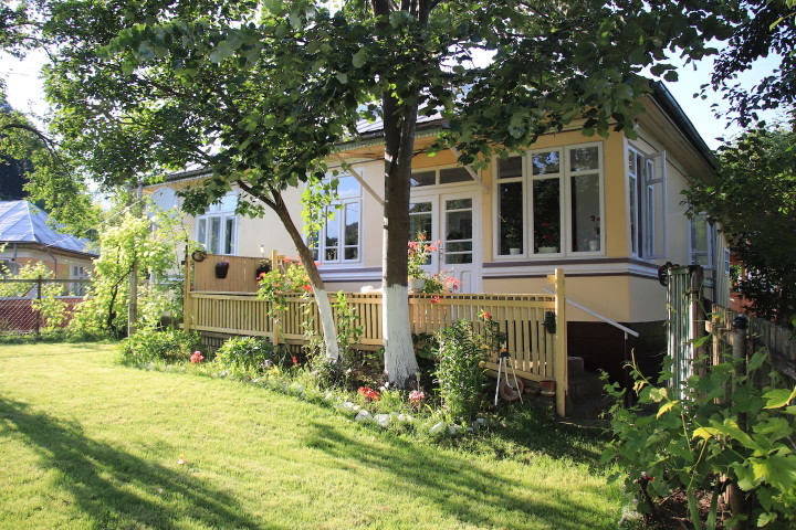 House Under The Linden Tree - Rumanía