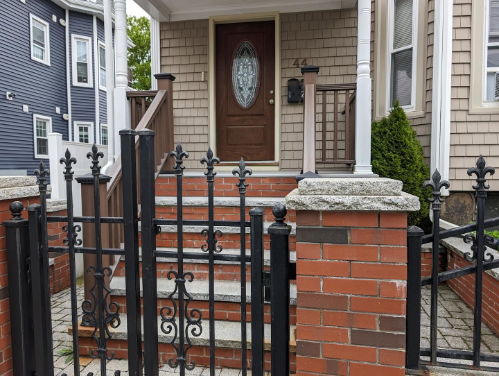 Convenient 2 Br Near Bus/train - Boston, MA
