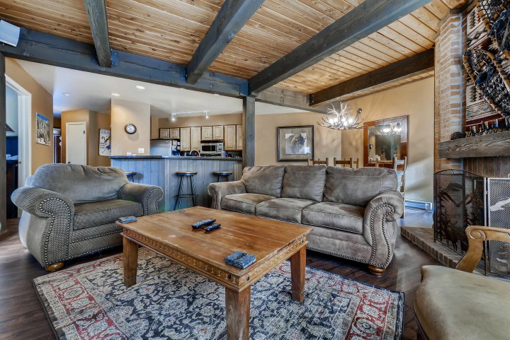 Steamboat Rustic Resort Condo 2 Bed 2 Bath + Patio - Steamboat Springs, CO