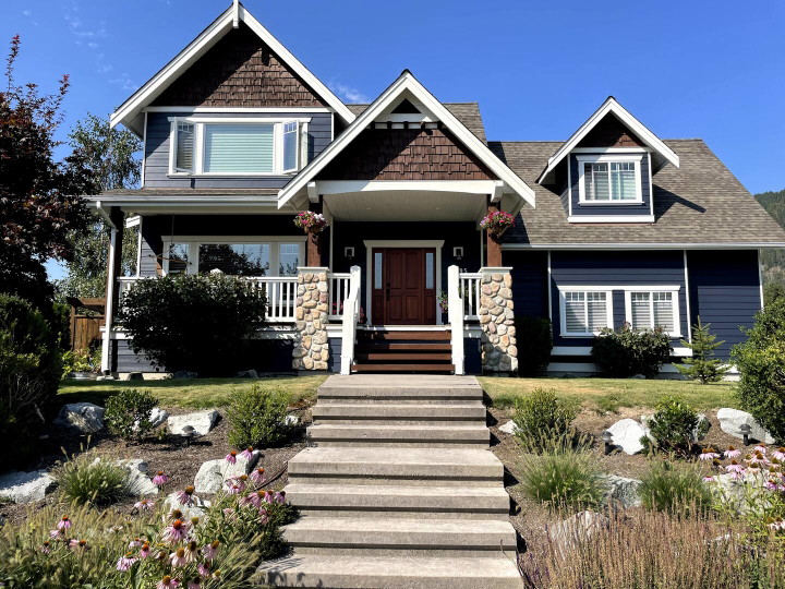 Beautiful Craftsman Home With Epic Mountain Views - Squamish