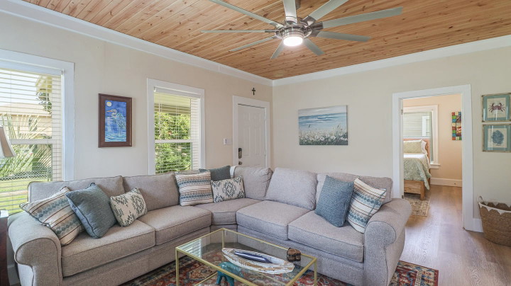 Beautifully Updated 1 Bedroom 1 Bath Unit - Gulfport, MS