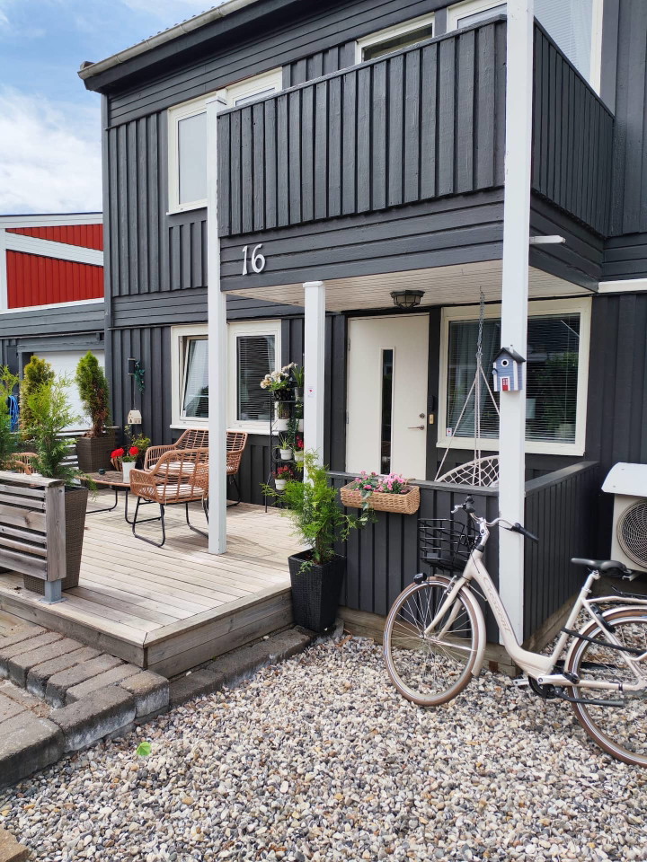 Modern 2-story House, 4 Bedrooms & Free Parking - Borås