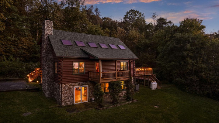 The Trillium Cabin | Hot Tub, Views & Game Room - Virginia