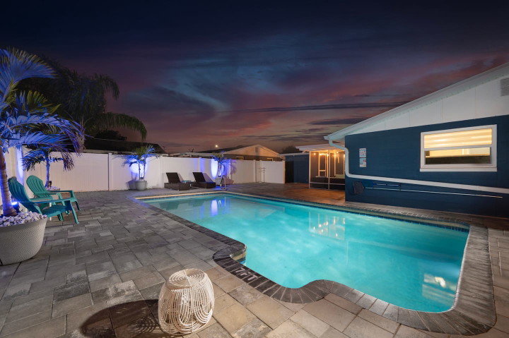Luxe Retreat W/ Resort-style Heated Pool Backyard - Tarpon Springs, FL