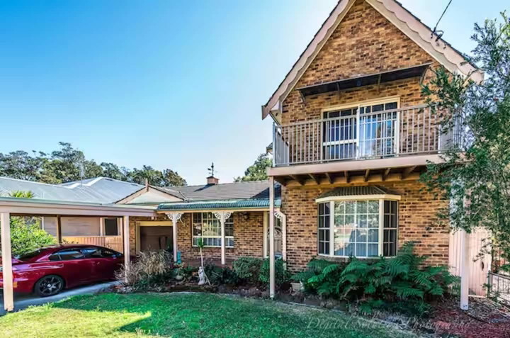 Stunning Lakefront Retreat On Lake Macquarie - Newcastle