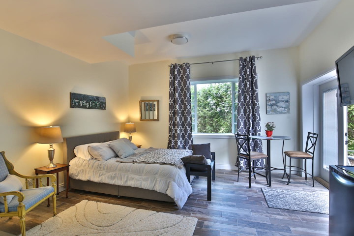 Salt Spring Self-contained Room- The Violet - Salt Spring Island