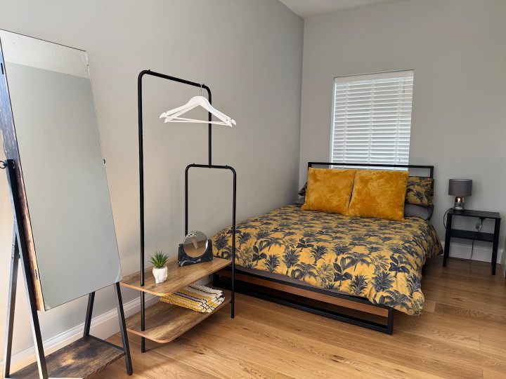 Bright And Cozy 1-bed Studio Near Southend Airport - Westcliff-on-Sea