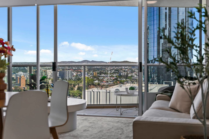 Mountain View 2br W/ King Bed, Pool, Gym & Sauna - Brisbane