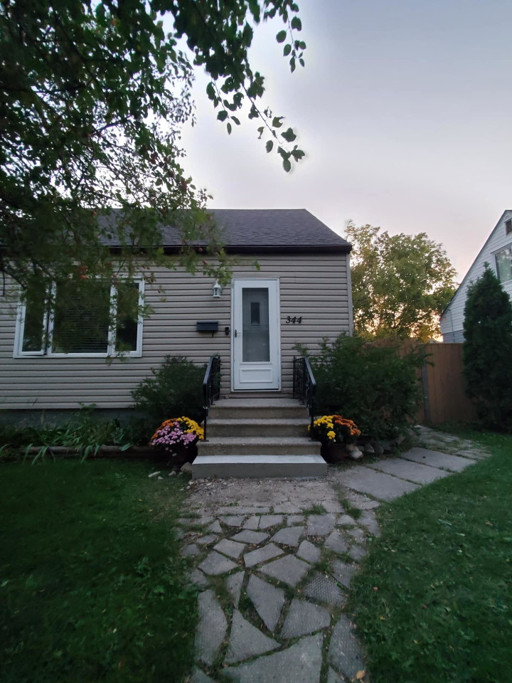 Peaceful Home Near Winnipeg's Airport - Winnipeg