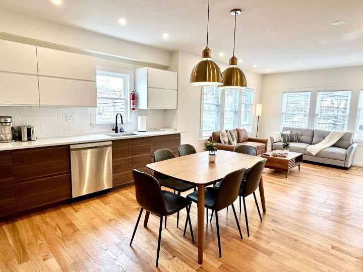 Spotless And Modern Apt W/2ba,w/d,king Bed,parking - Lexington, MA