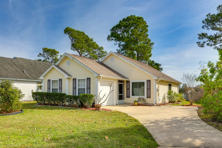 Lakefront Sanford Home W/ Community Pool - Sanford, FL