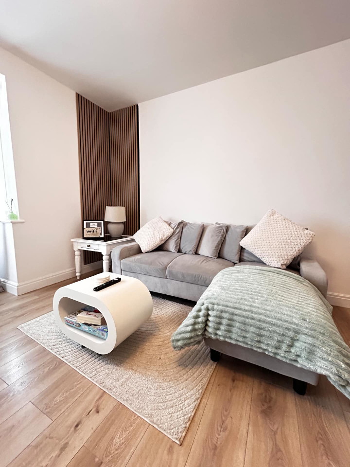 Modern Apt- Pool Table, Drive, Garden- Sleeps 6 - Slough