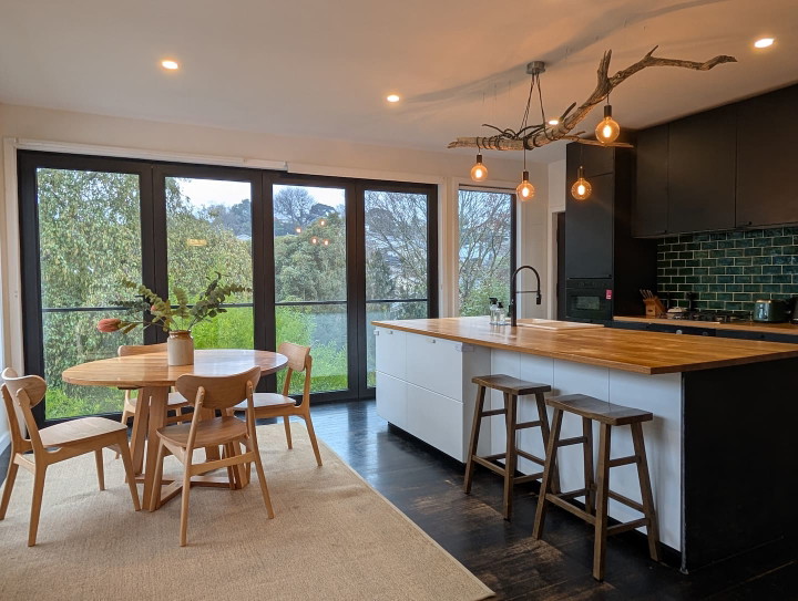Your Cbd Treetop Base | Parking, Wifi & Views - Launceston
